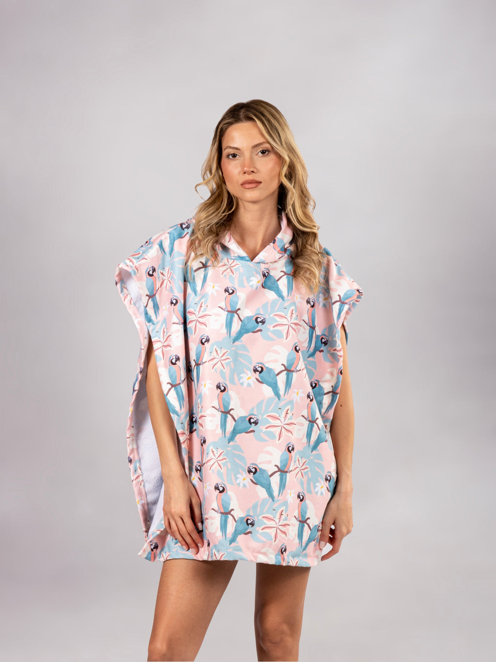 Kadın Kısa Kapüşonlu Plaj Havlusu Papağan – Seamount Store